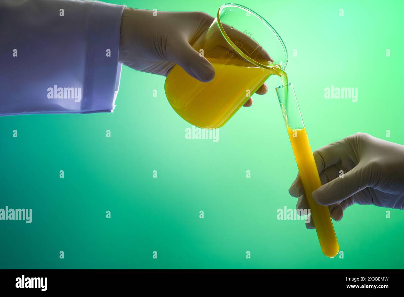 Yellow solution in glass beaker hi-res stock photography and images - Alamy