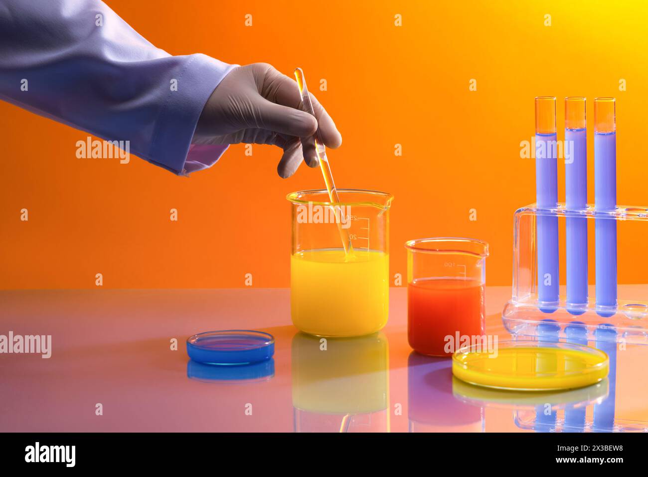 Chemical labora hi-res stock photography and images - Alamy