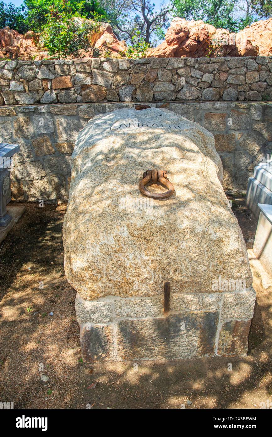 Grave of Giuseppe Garibaldi, Casa Bianca, Isola Caprera, Arcipelago di ...