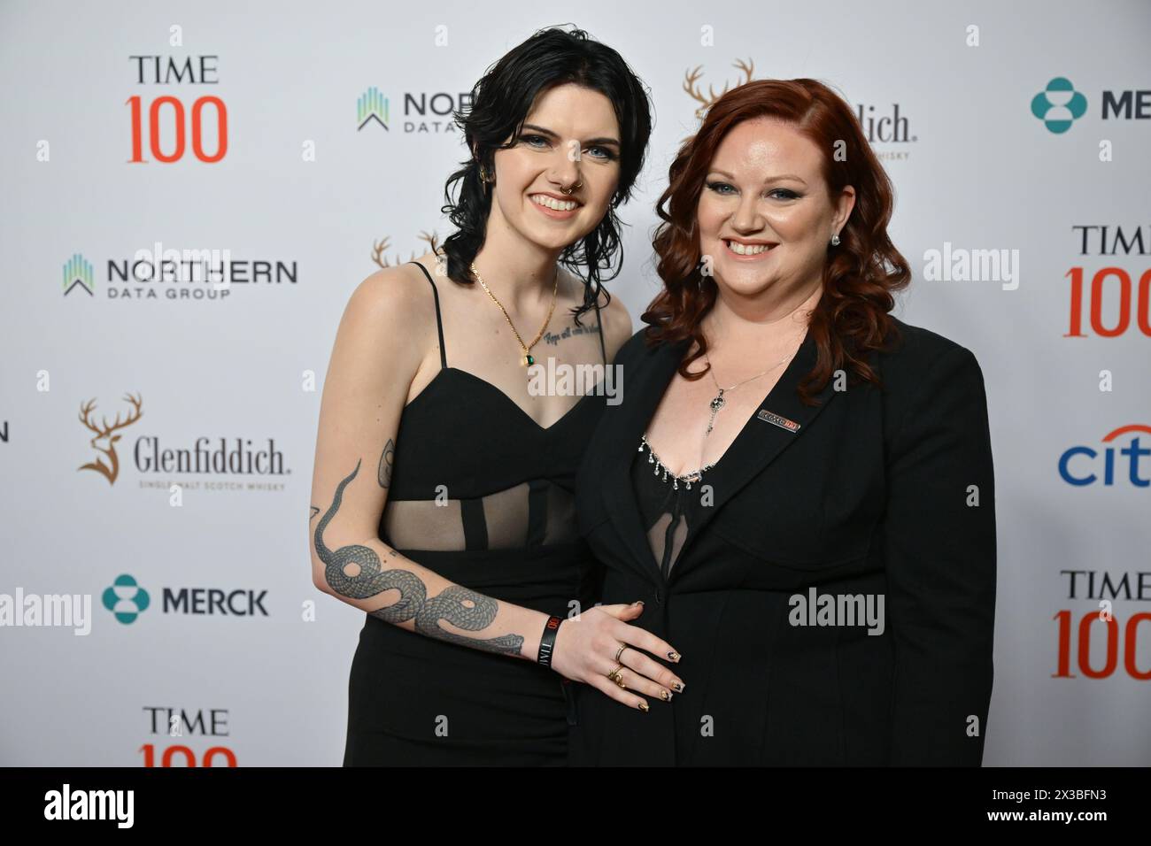 R and her daughter hi-res stock photography and images - Alamy