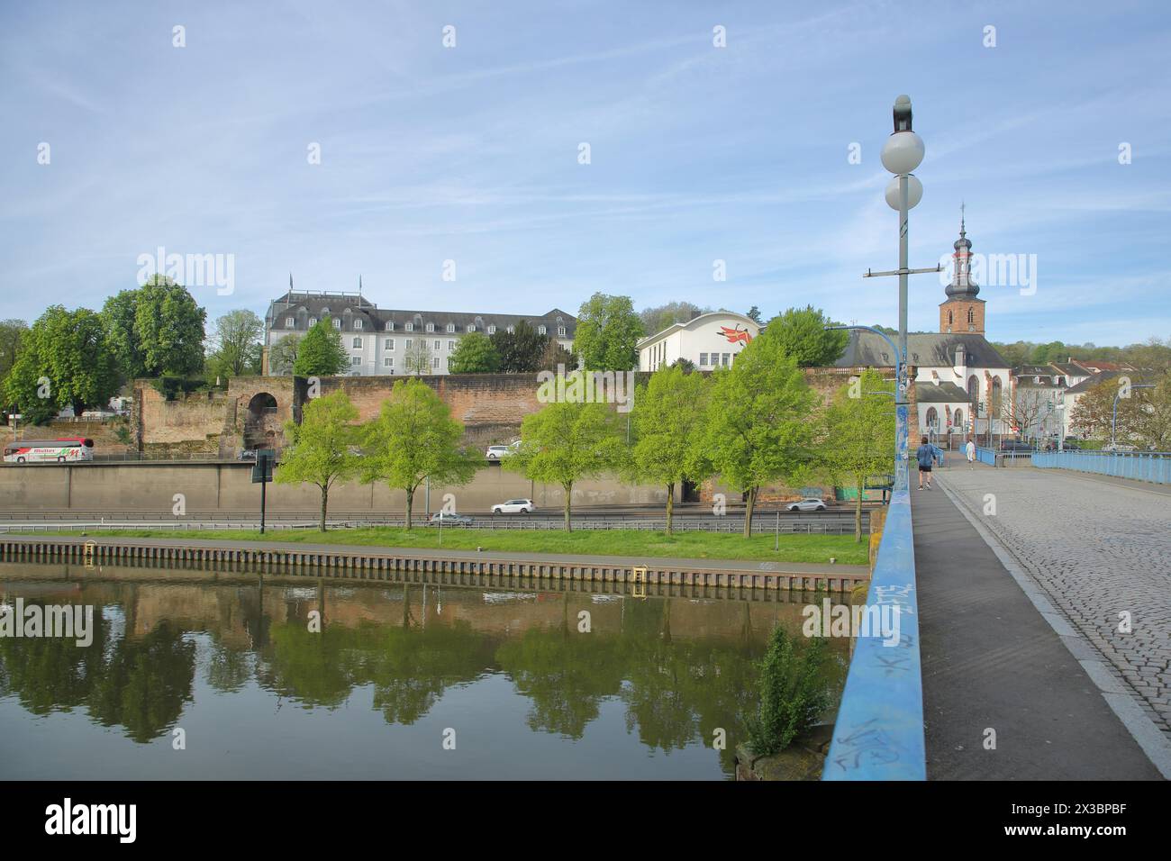 Old bridge over Saar with castle, castle church and historic city ...