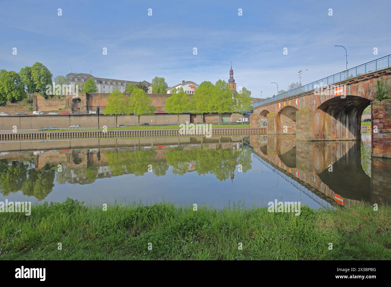 Old bridge built in 1549 over the Saar with castle, castle church and ...