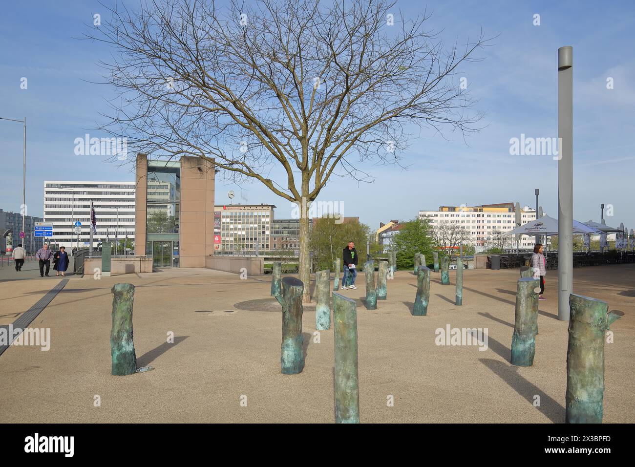 Murder tree hi-res stock photography and images - Alamy