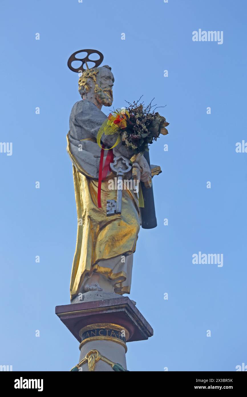 Halo symbol hi-res stock photography and images - Alamy