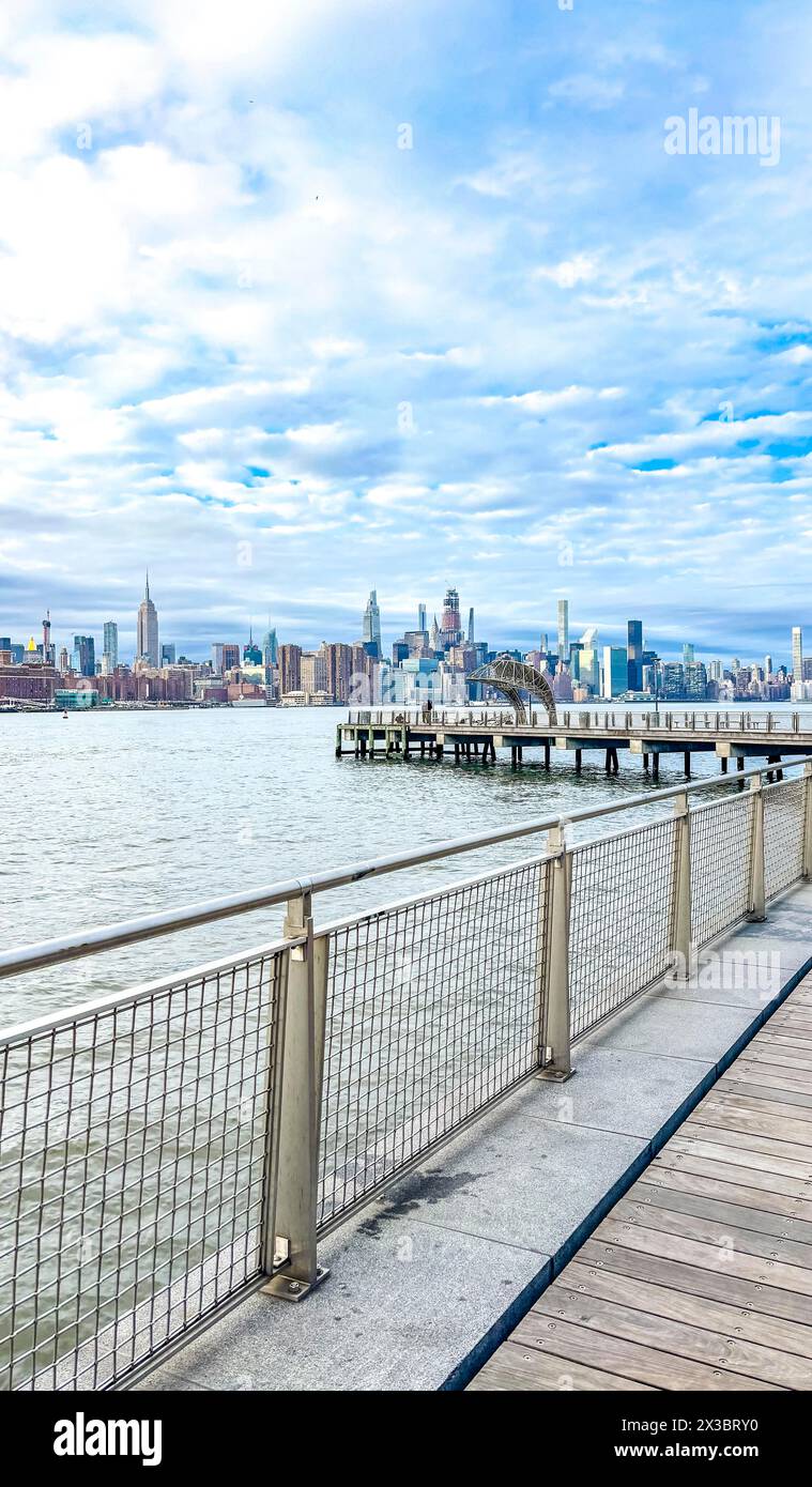 Waterfront promenade, Williamsburg, with view of Manhattan Bridge and ...