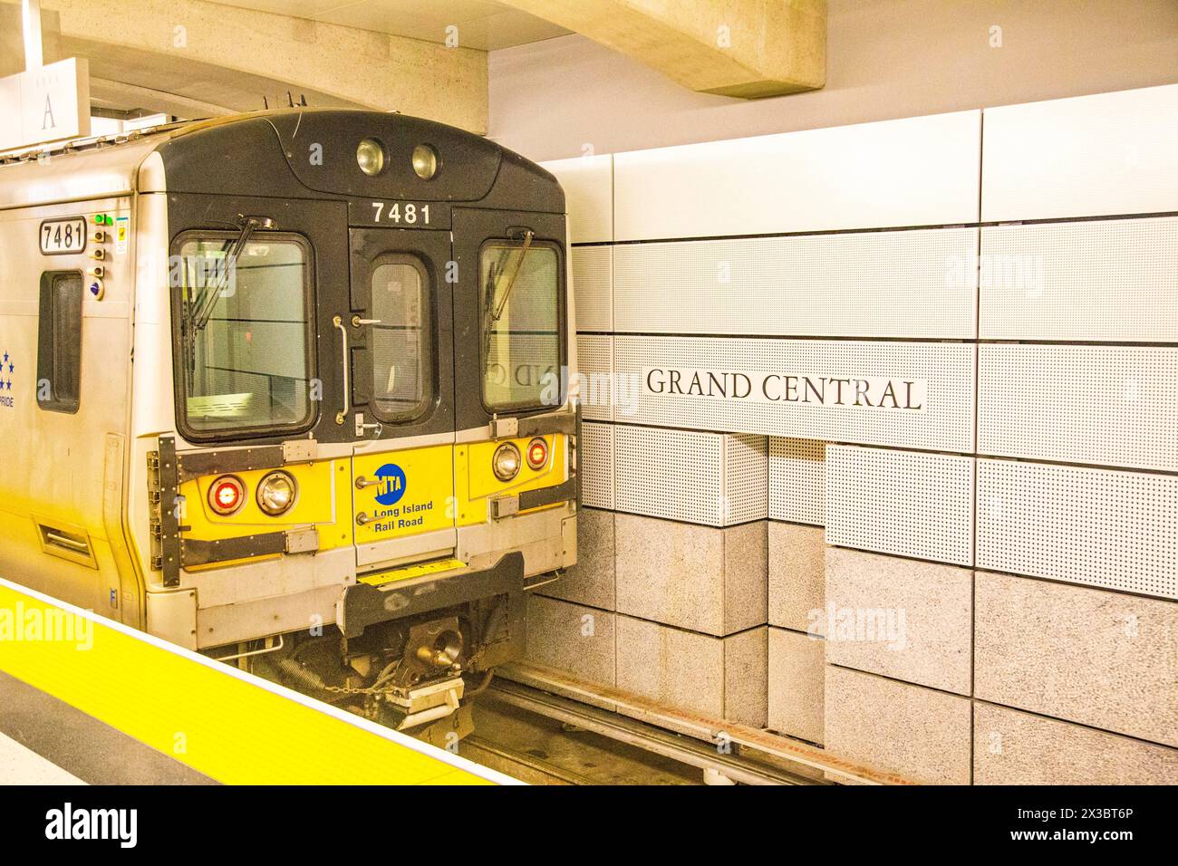 Platform at Grand Central Station, New York's main railway station ...