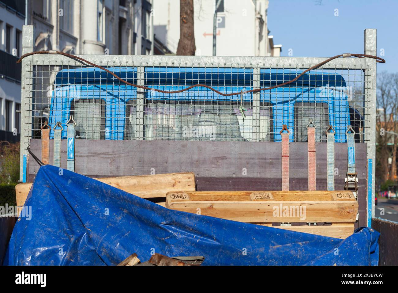 Loading beams hi-res stock photography and images - Alamy