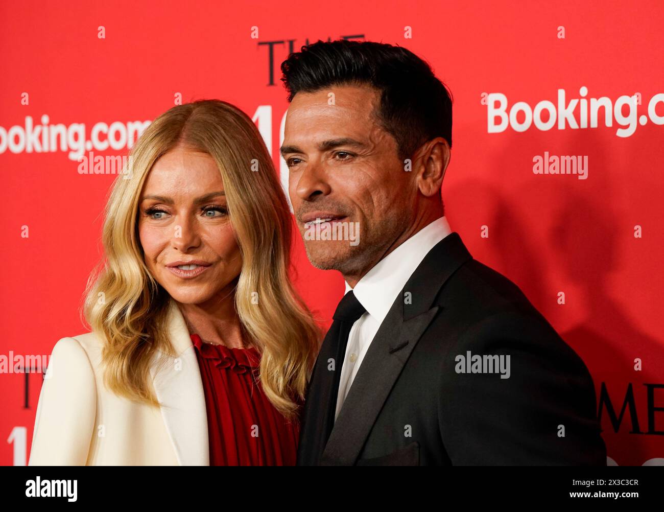 New York, United States. 25th Apr, 2024. Kelly Ripa, Mark Consuelos ...