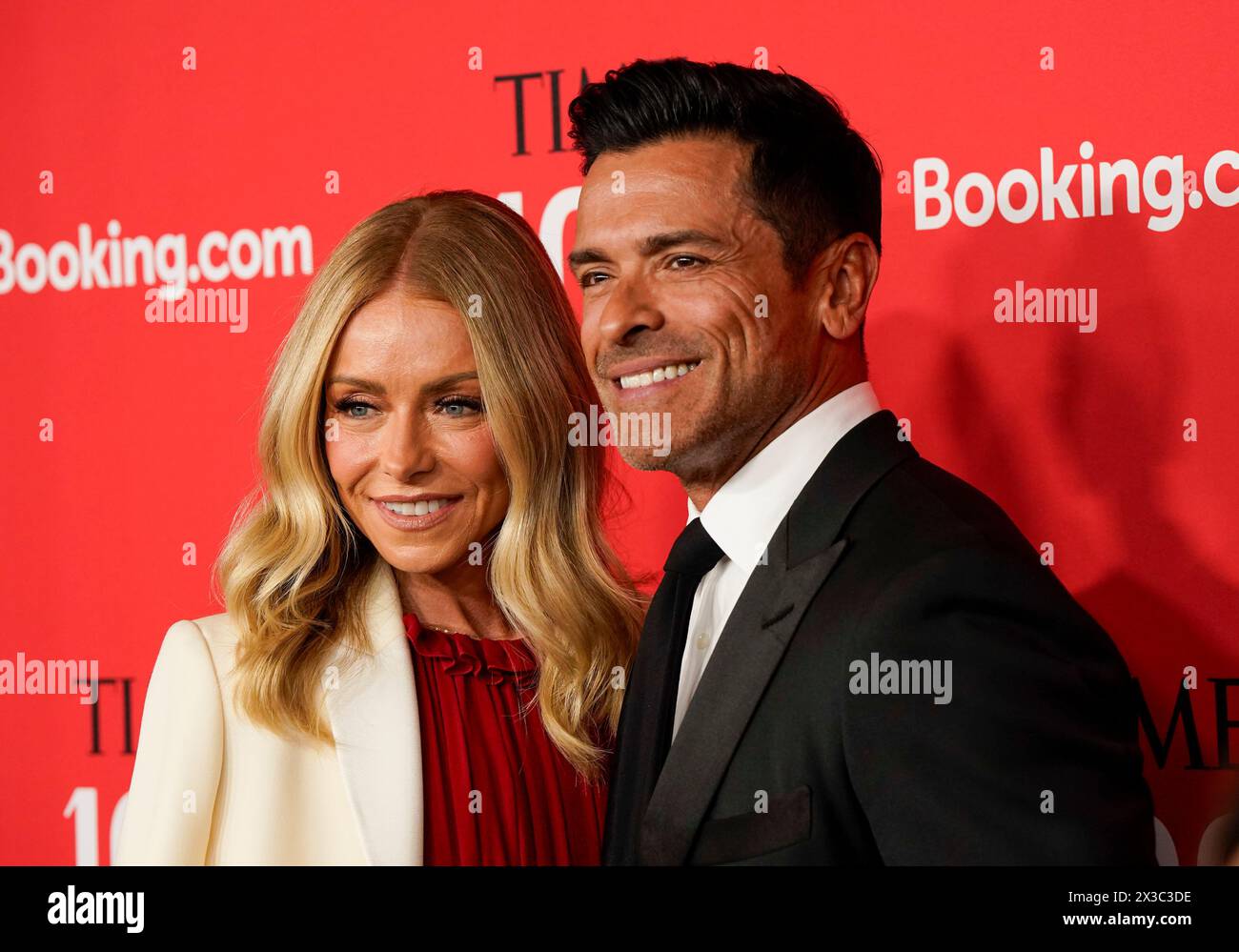 New York, United States. 25th Apr, 2024. Kelly Ripa, Mark Consuelos ...