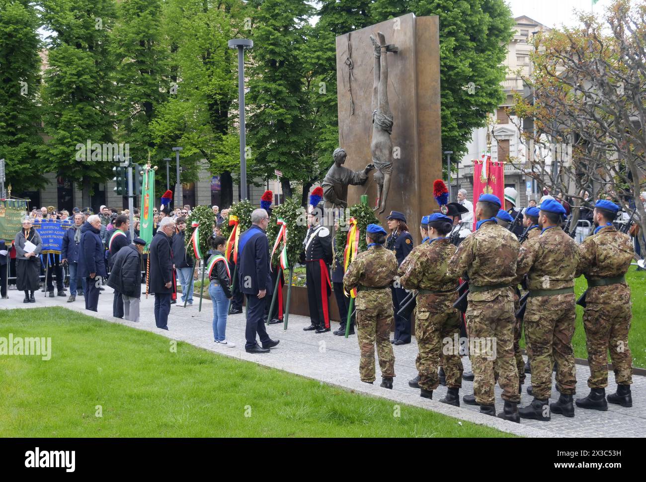 Liberation day in milan hi-res stock photography and images - Alamy