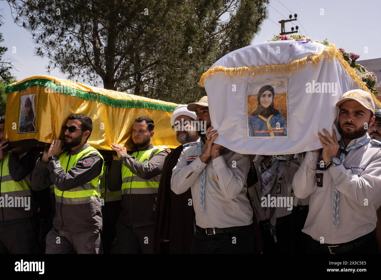 Carrying caskets hi-res stock photography and images - Alamy