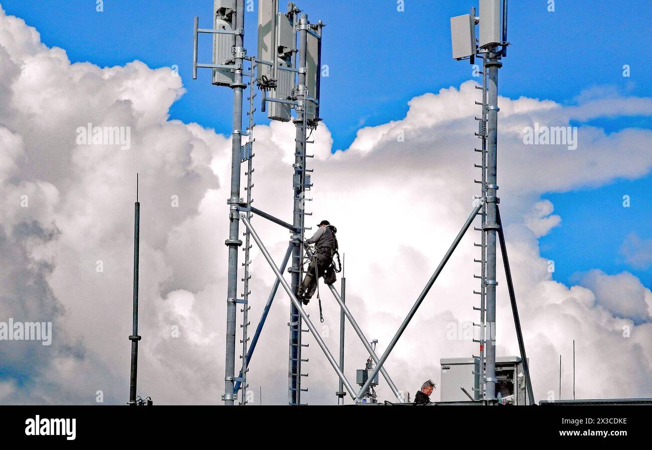 Antennenaufbau hi-res stock photography and images - Alamy