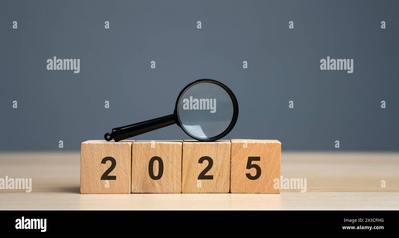 Wooden blocks with the inscription 2025. Setting goals and objectives ...