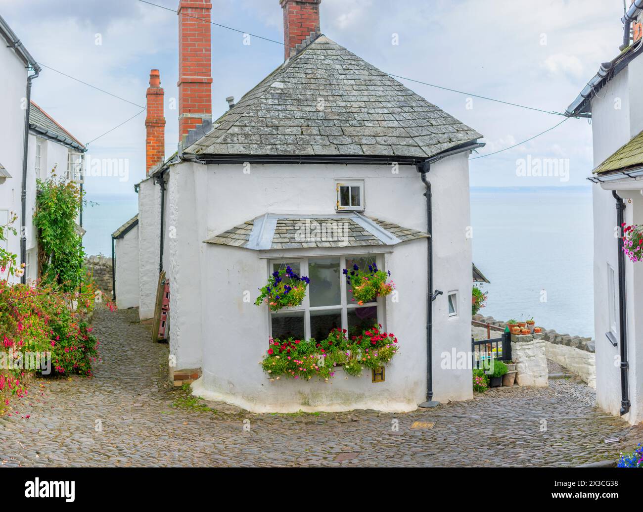 Pretty Cottage in the beautiful village of Clovelly with the colourful ...
