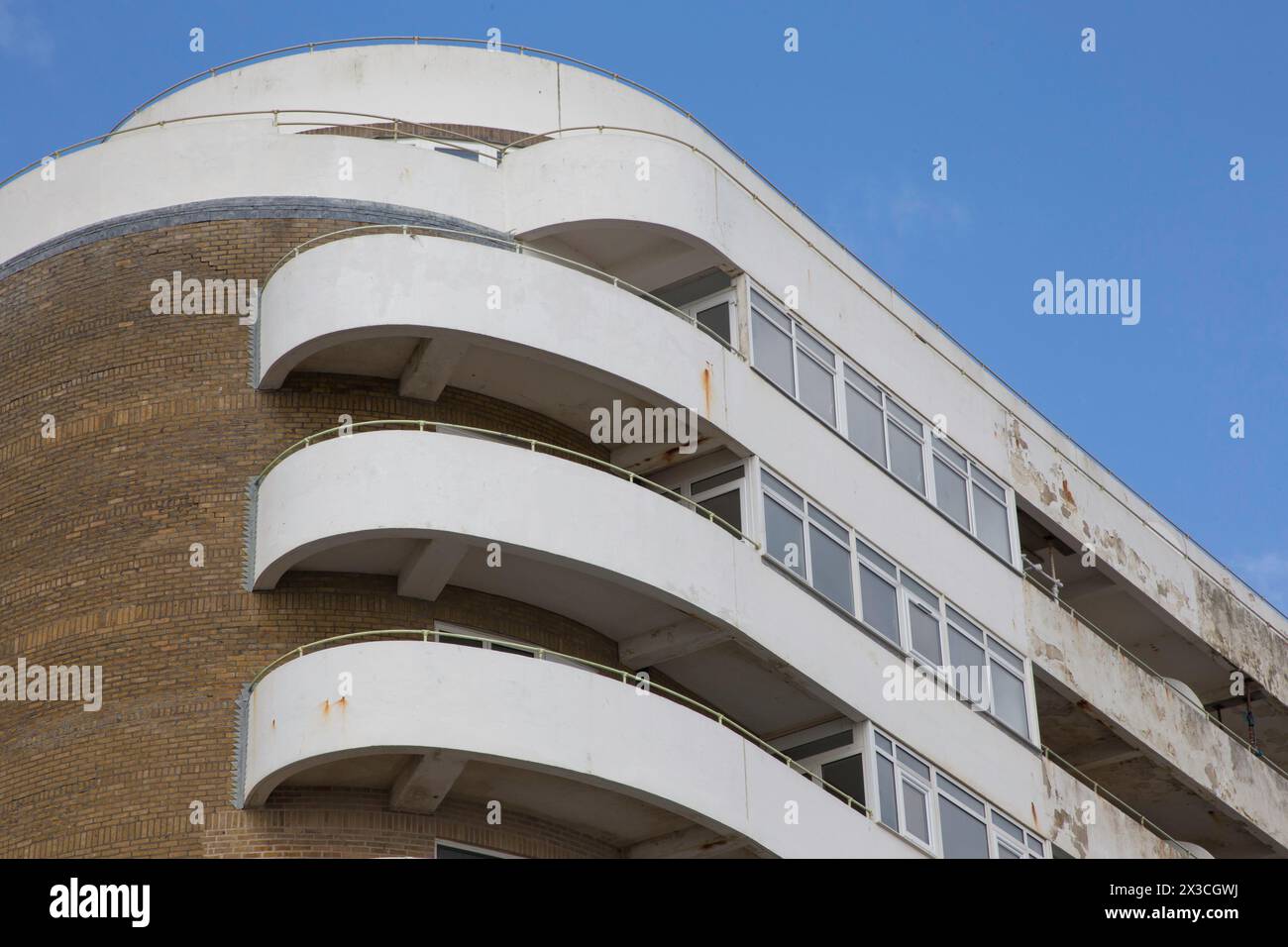 Marine Court Streamline Moderne (Art Deco) apartment block on the ...