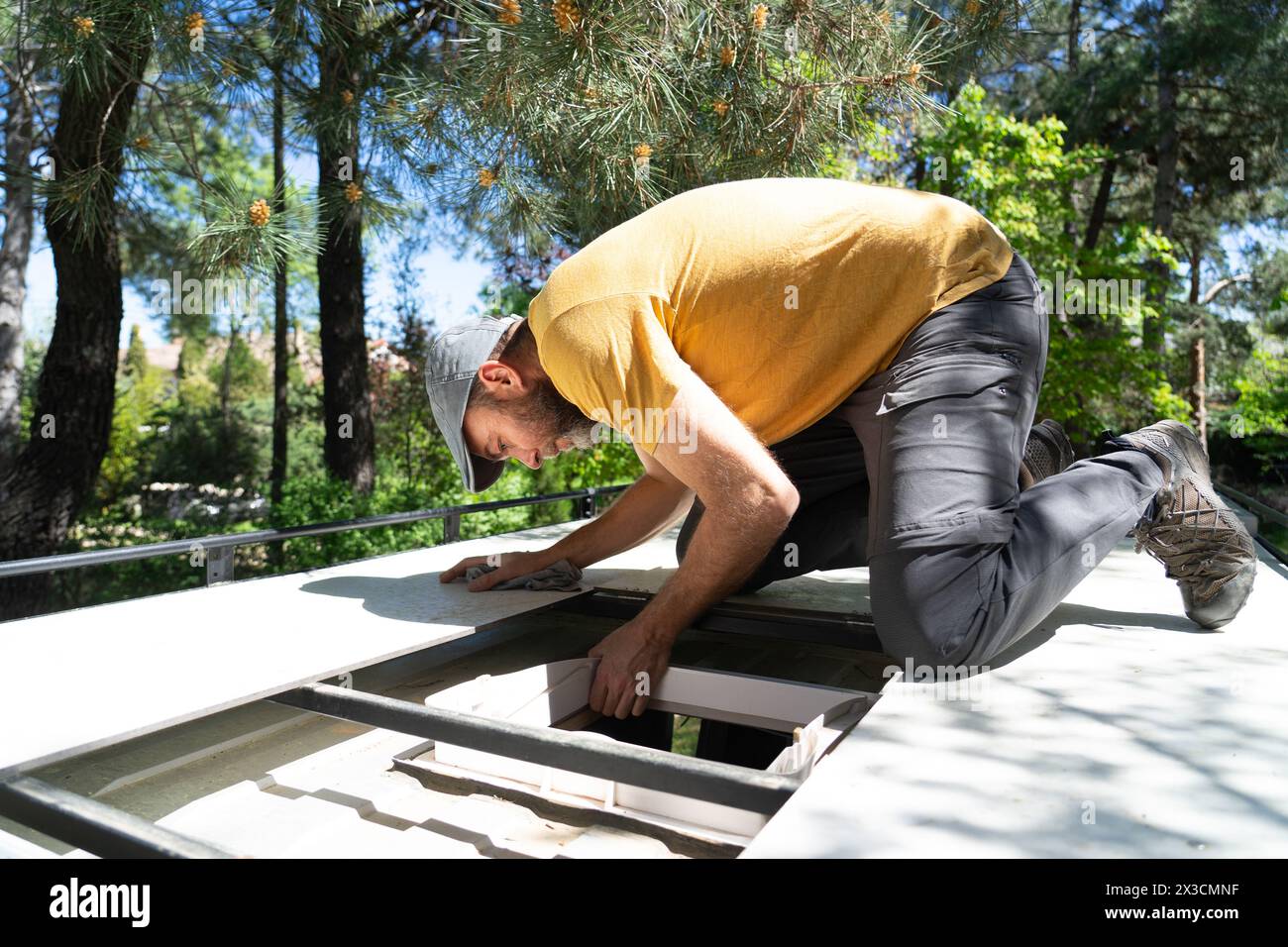 Vanlife maintenance hi-res stock photography and images - Alamy