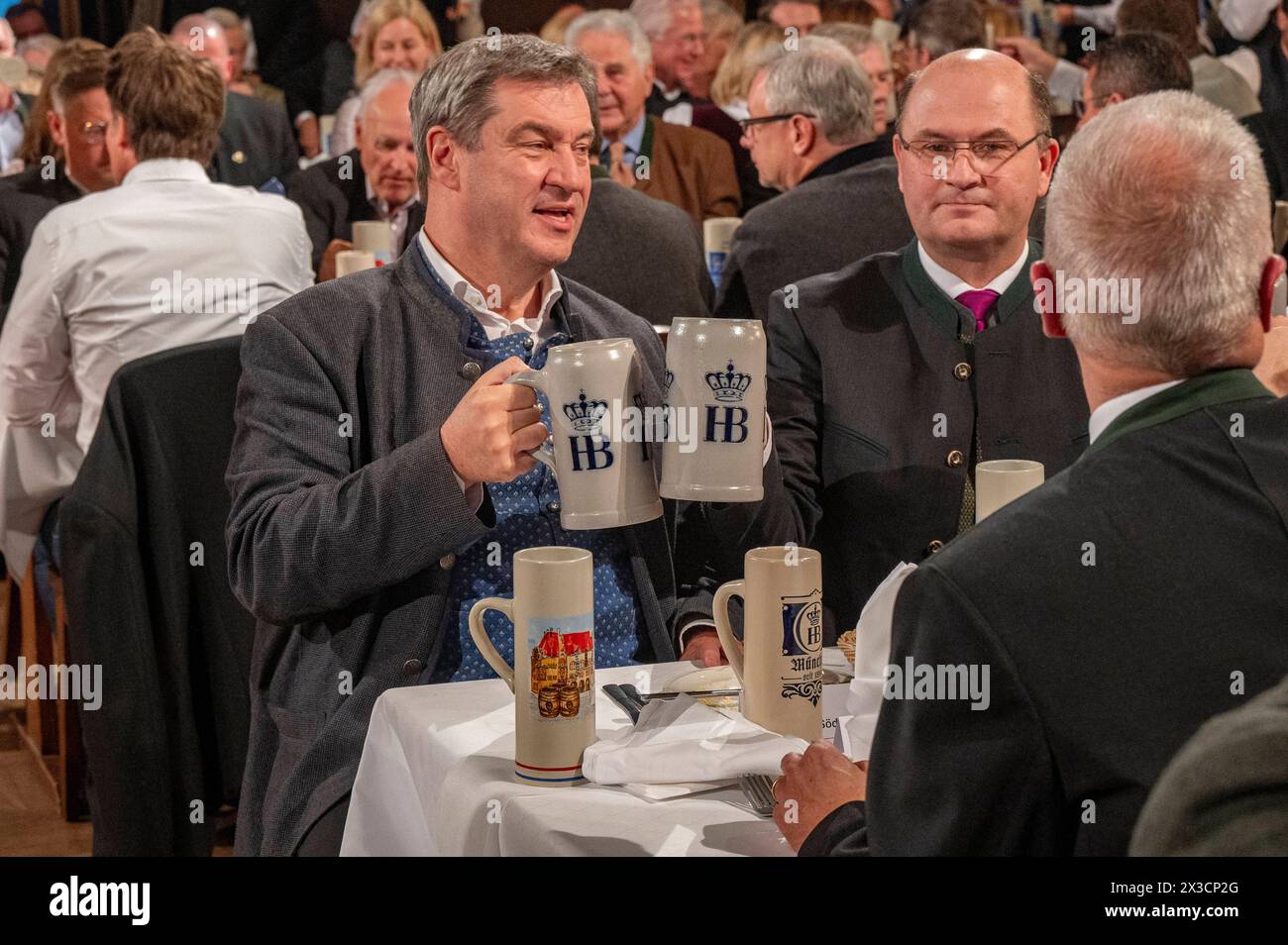 Muenchen, Maibochanstich im Festsaal des Muenchner Hofbraeuhaus am Platzl, Dr. Markus Soeder und ...