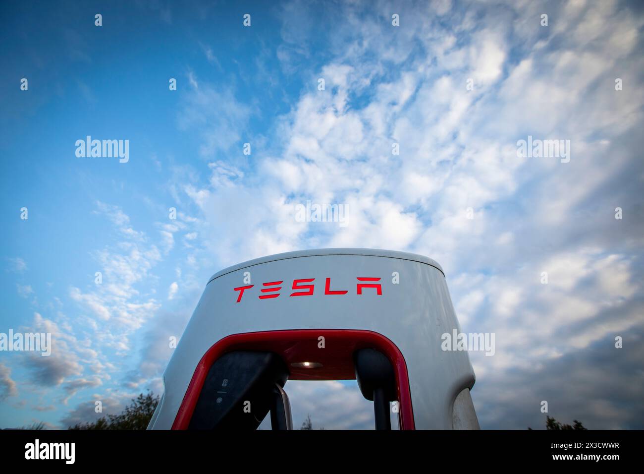 With 50,000+ Superchargers, Tesla owns and operates the largest global ...