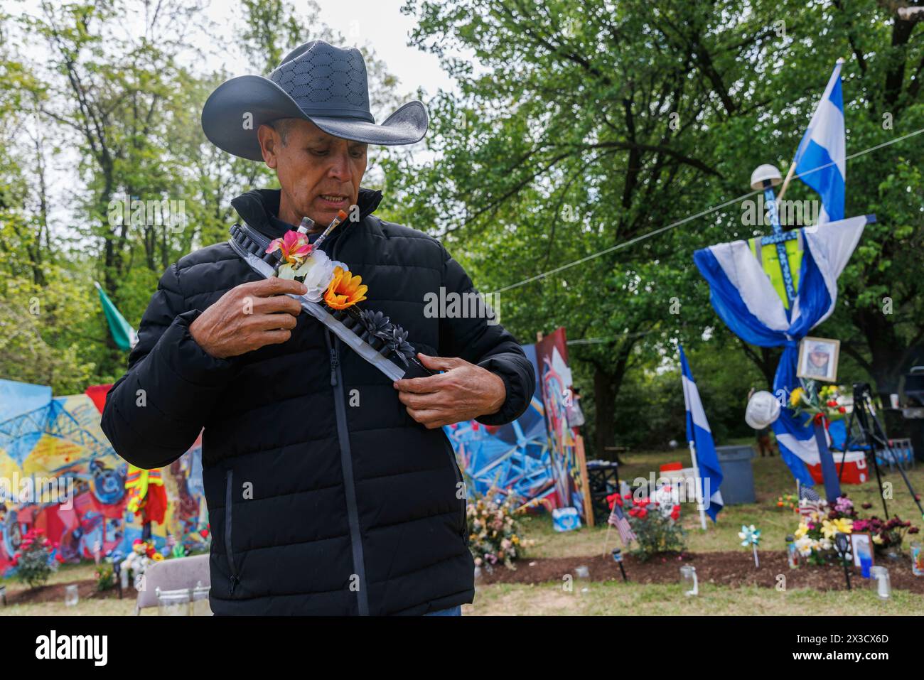 Limited Traffic. 25th Apr, 2024. Roberto Marquez, an artist who helps ...