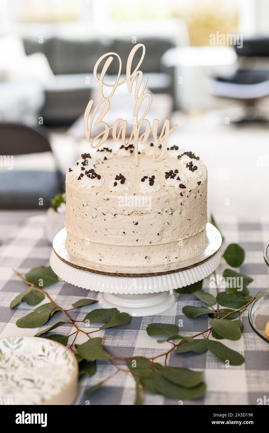 Neutral baby shower hi-res stock photography and images - Alamy