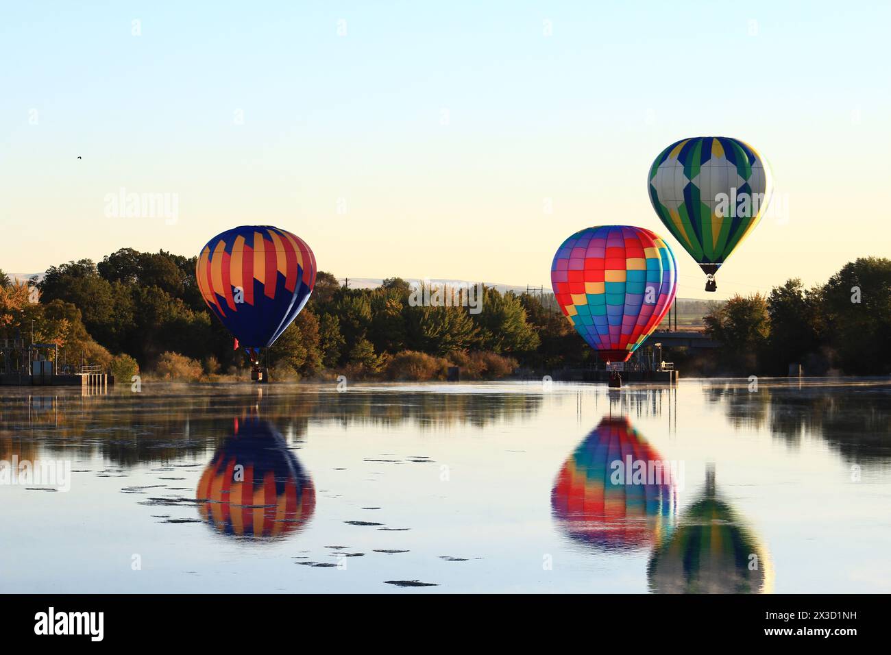 Hot air balloons over lake hi-res stock photography and images - Alamy