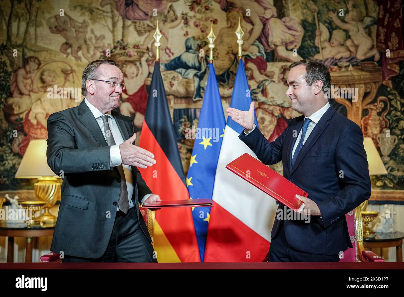 Paris, France. 26th Apr, 2024. Boris Pistorius (l, SPD), Federal ...