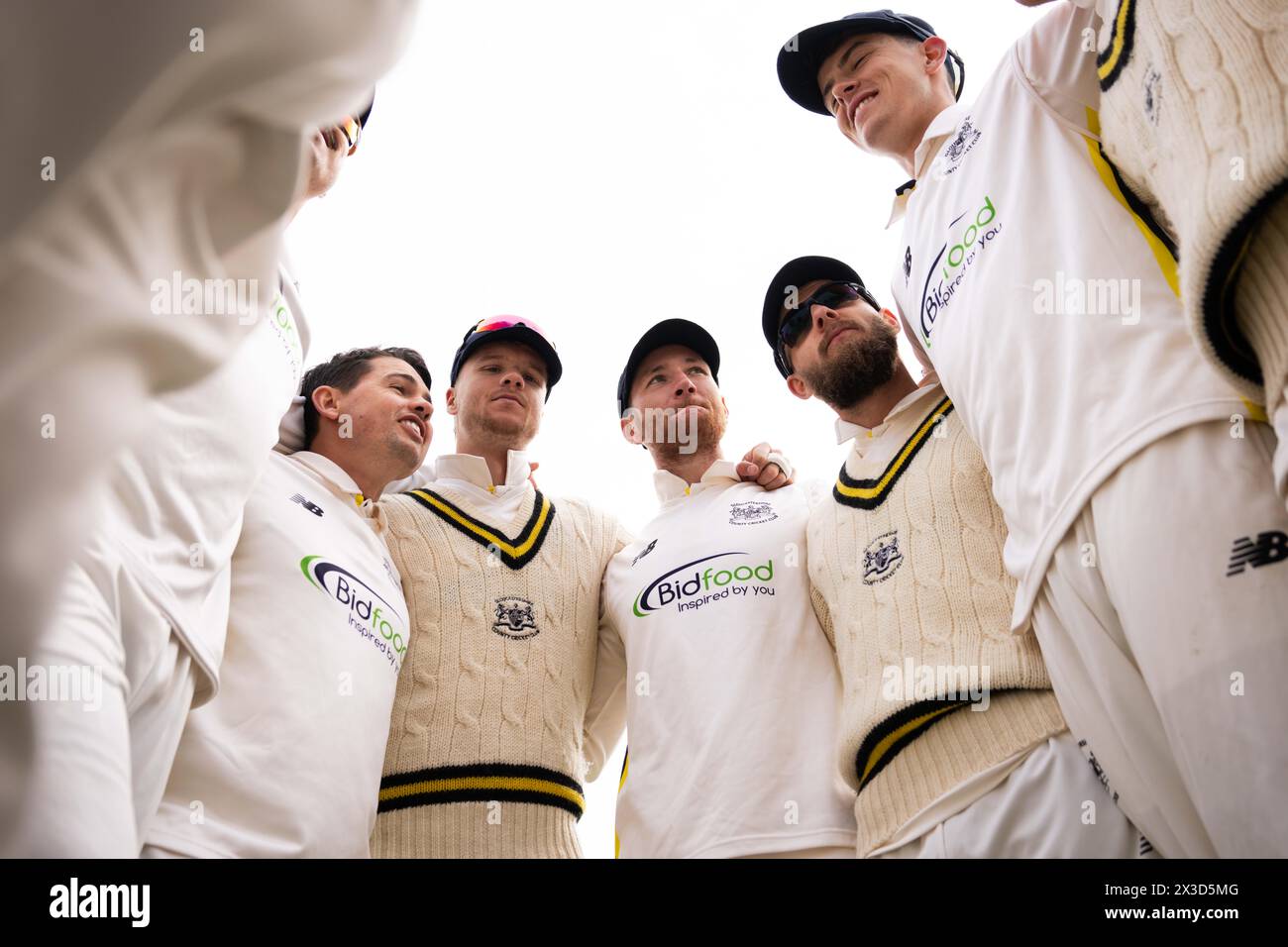 Cricket huddle hi-res stock photography and images - Alamy