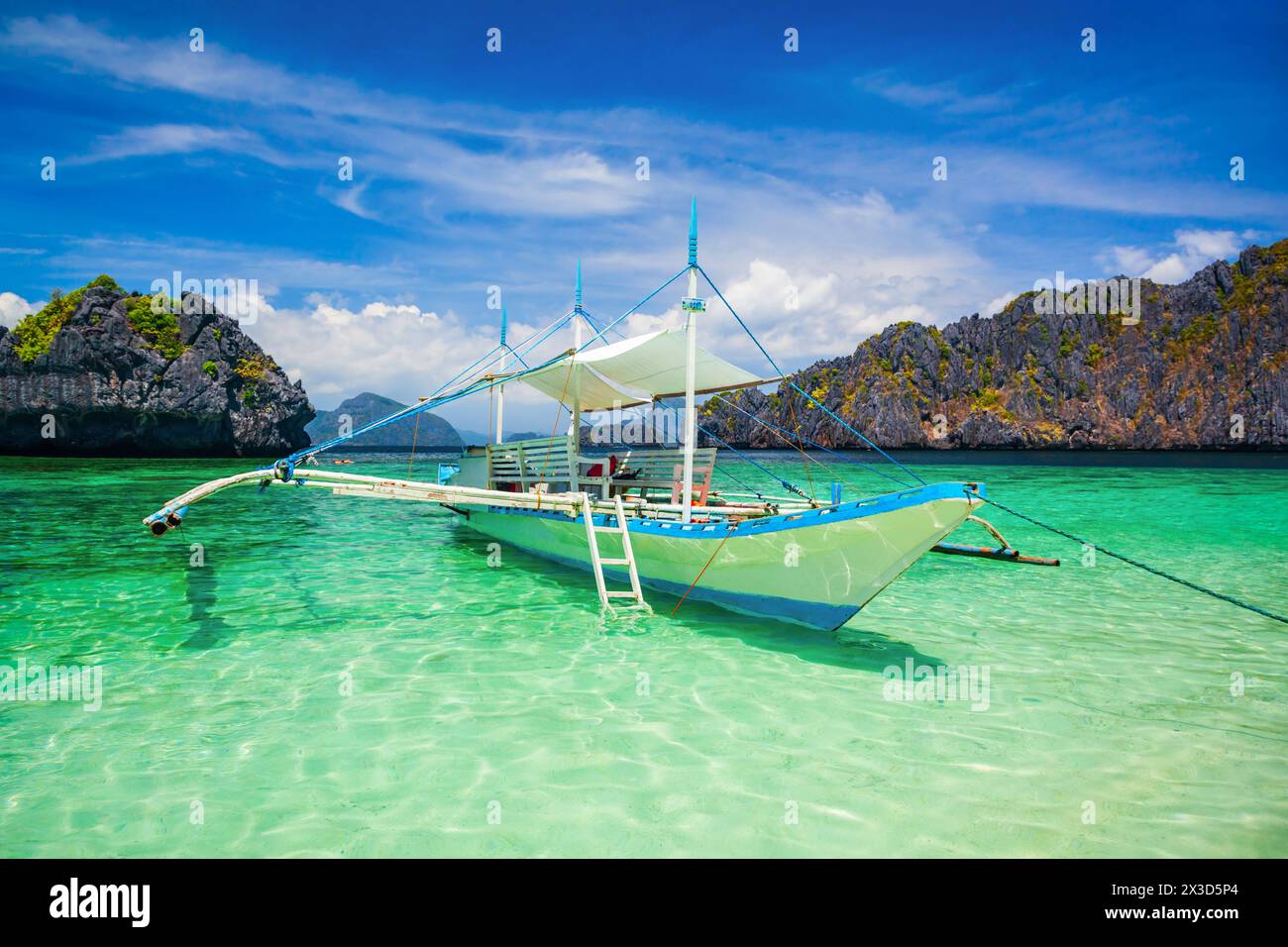 Traditional filipino boat bangka or banca in El Nido province, Palawan ...