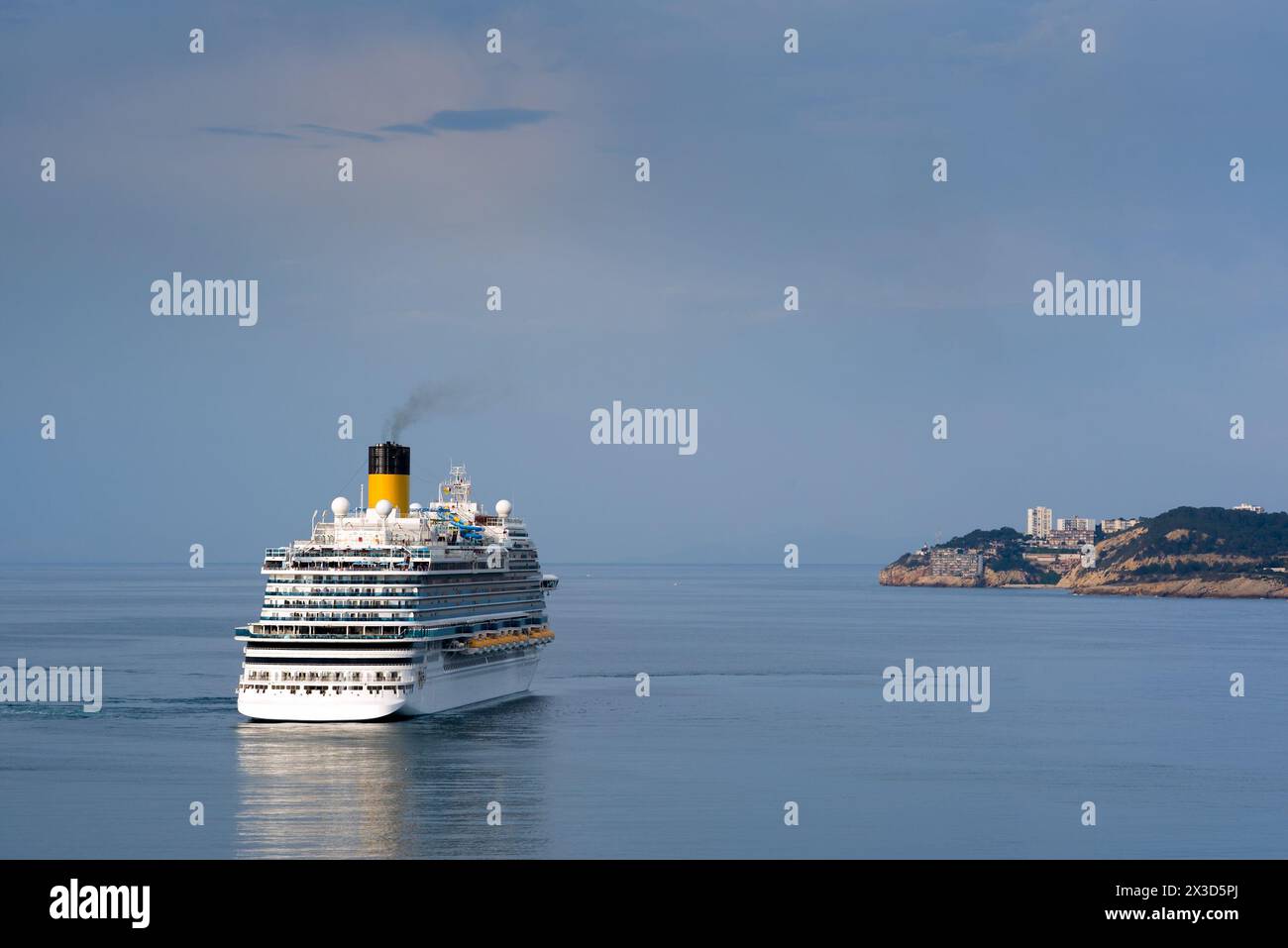 The sea and the land hi-res stock photography and images - Alamy