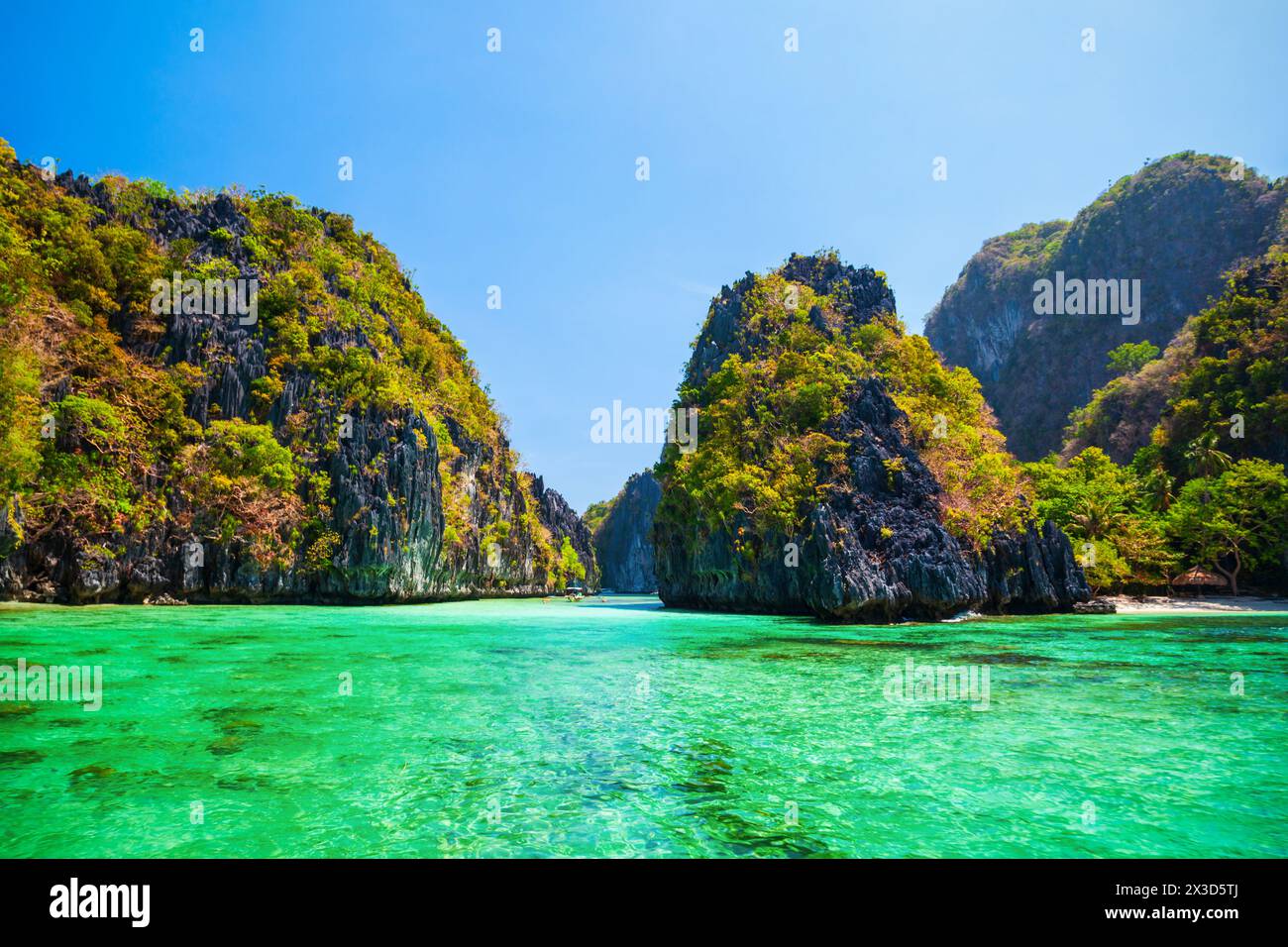 Landscape of the beautiful mountain cliff and lagoon, El Nido province ...