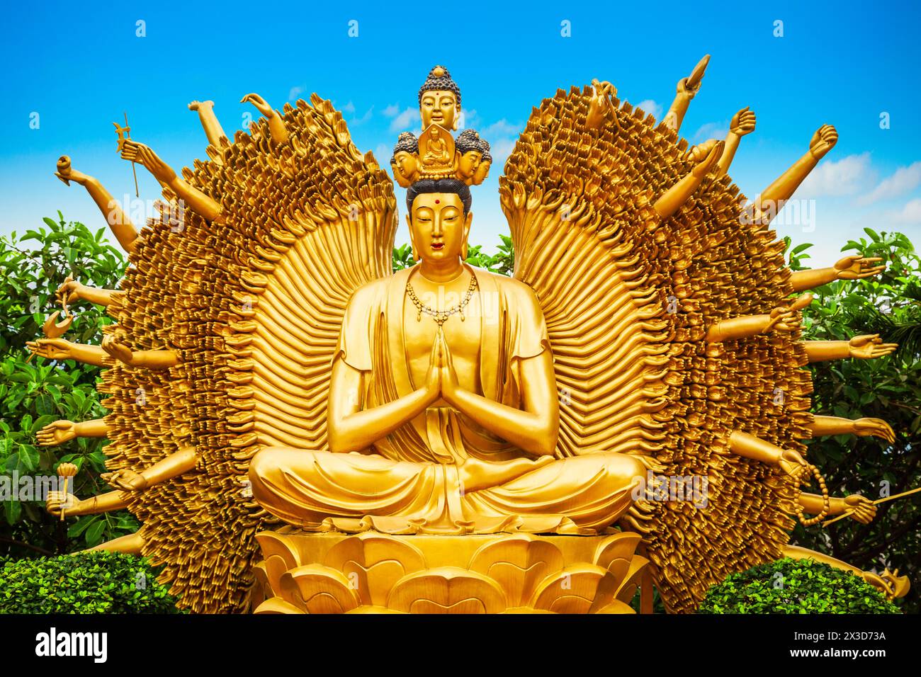 Many Hands Bodhisattva or Avaloketishvara Buddha many arms golden ...