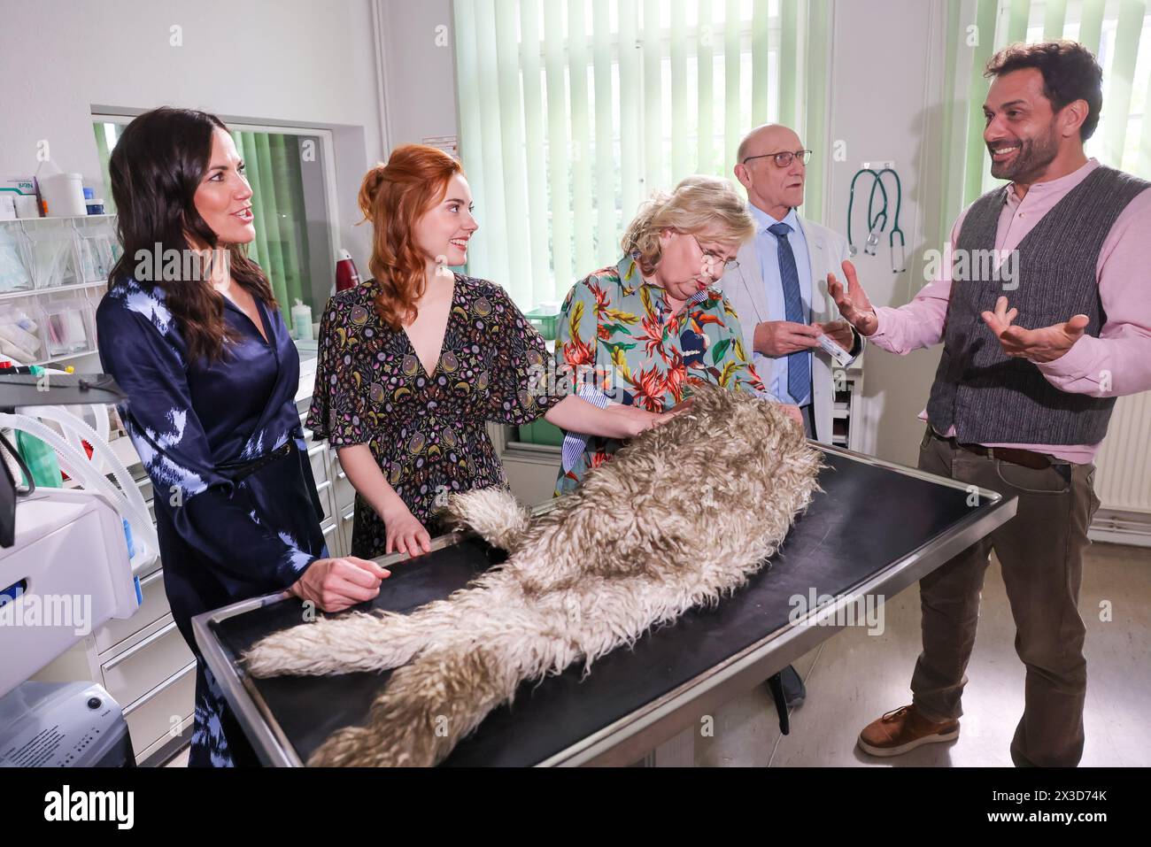 25 April 2024, Saxony, Dölzig: Actresses Bettina Zimmermann (l-r) as ...