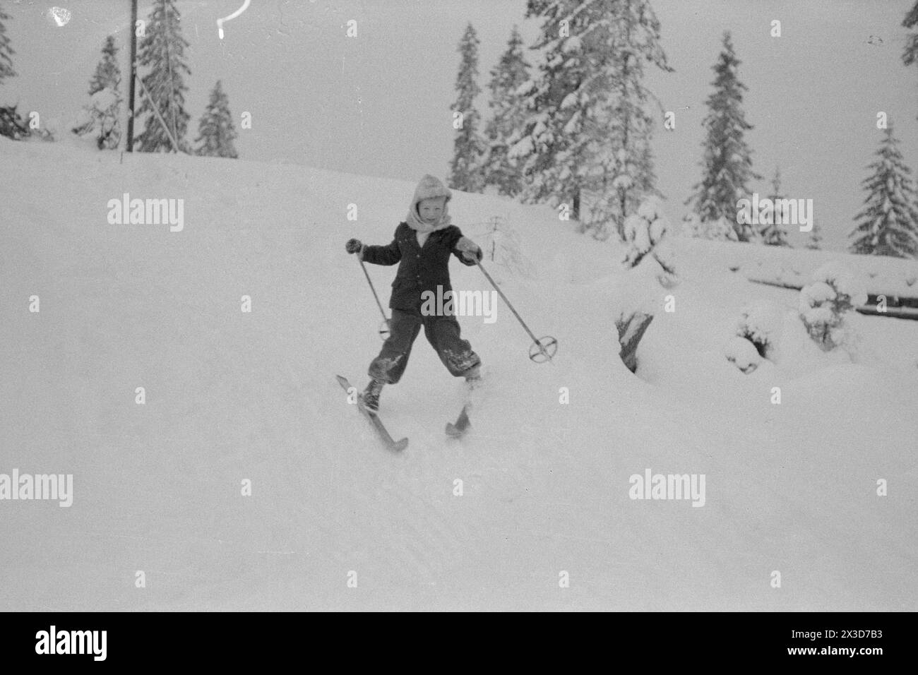 Actual 02- 1946: Boys born with skis on their legs. Children jump in ...