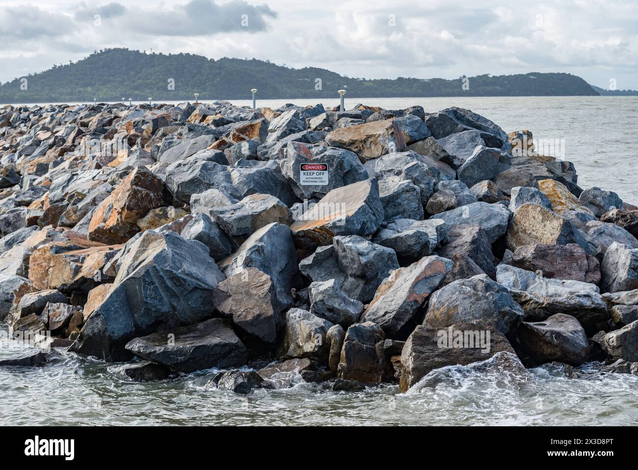 The Clump Point breakwater, just north of Mission Beach in Far North ...