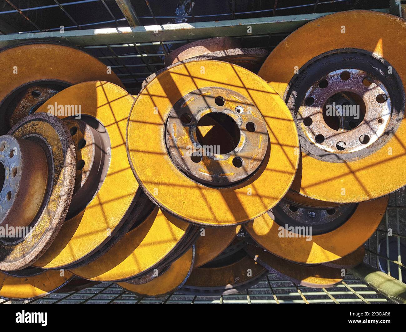 Metal discs hi-res stock photography and images - Alamy