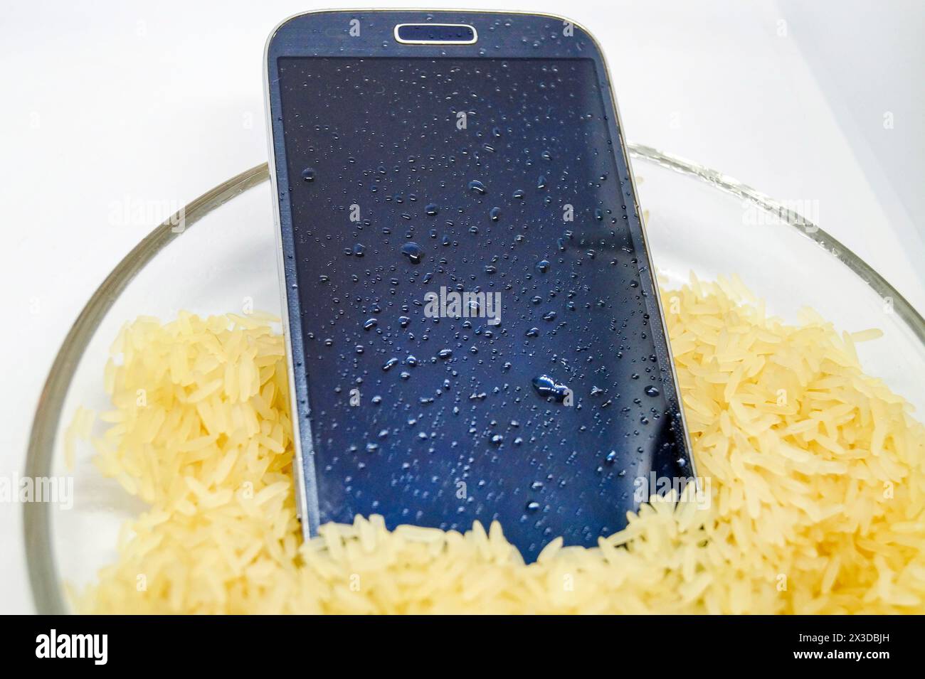 Wet cell horizontal hi-res stock photography and images - Alamy