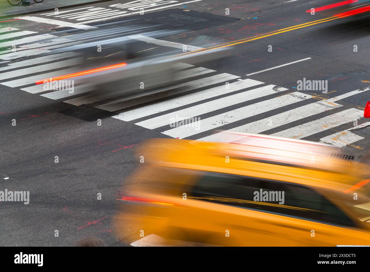 Pedestrian crossing on busy road hi-res stock photography and images ...