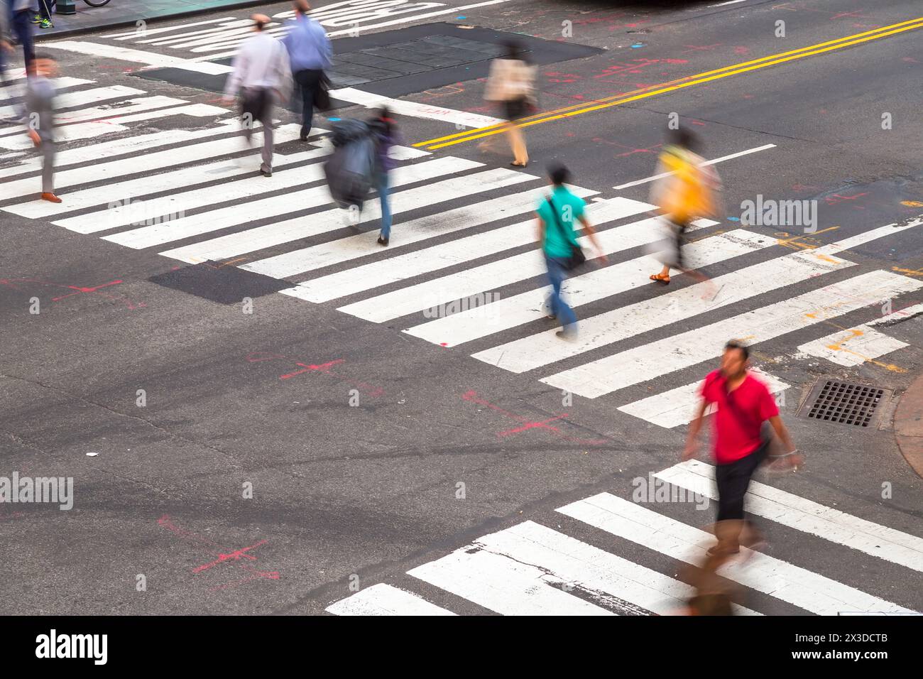 Busy pedestrian crossing, Central Manhattan, New York, USA Stock Photo ...
