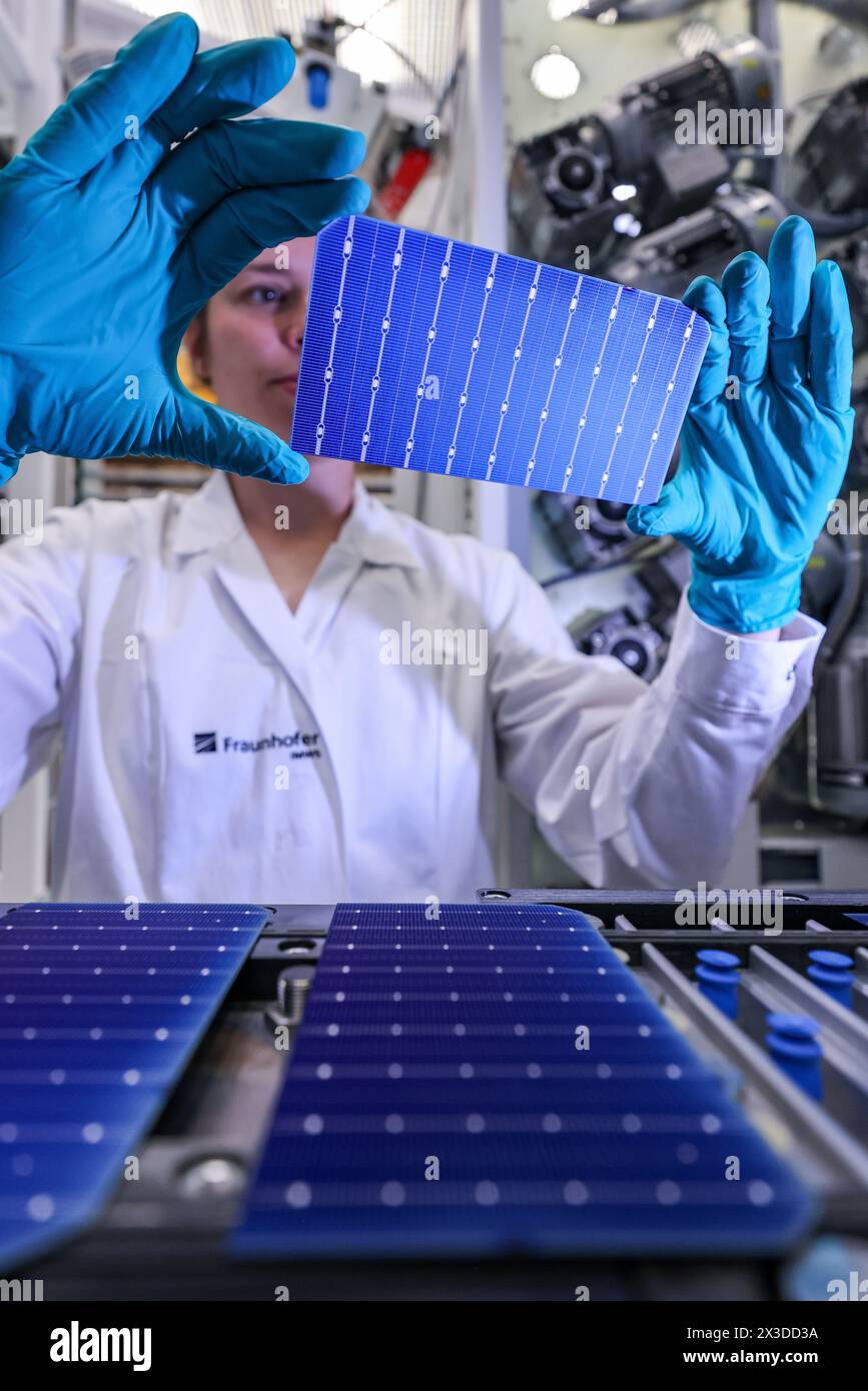 Solar cell stringer hi-res stock photography and images - Alamy