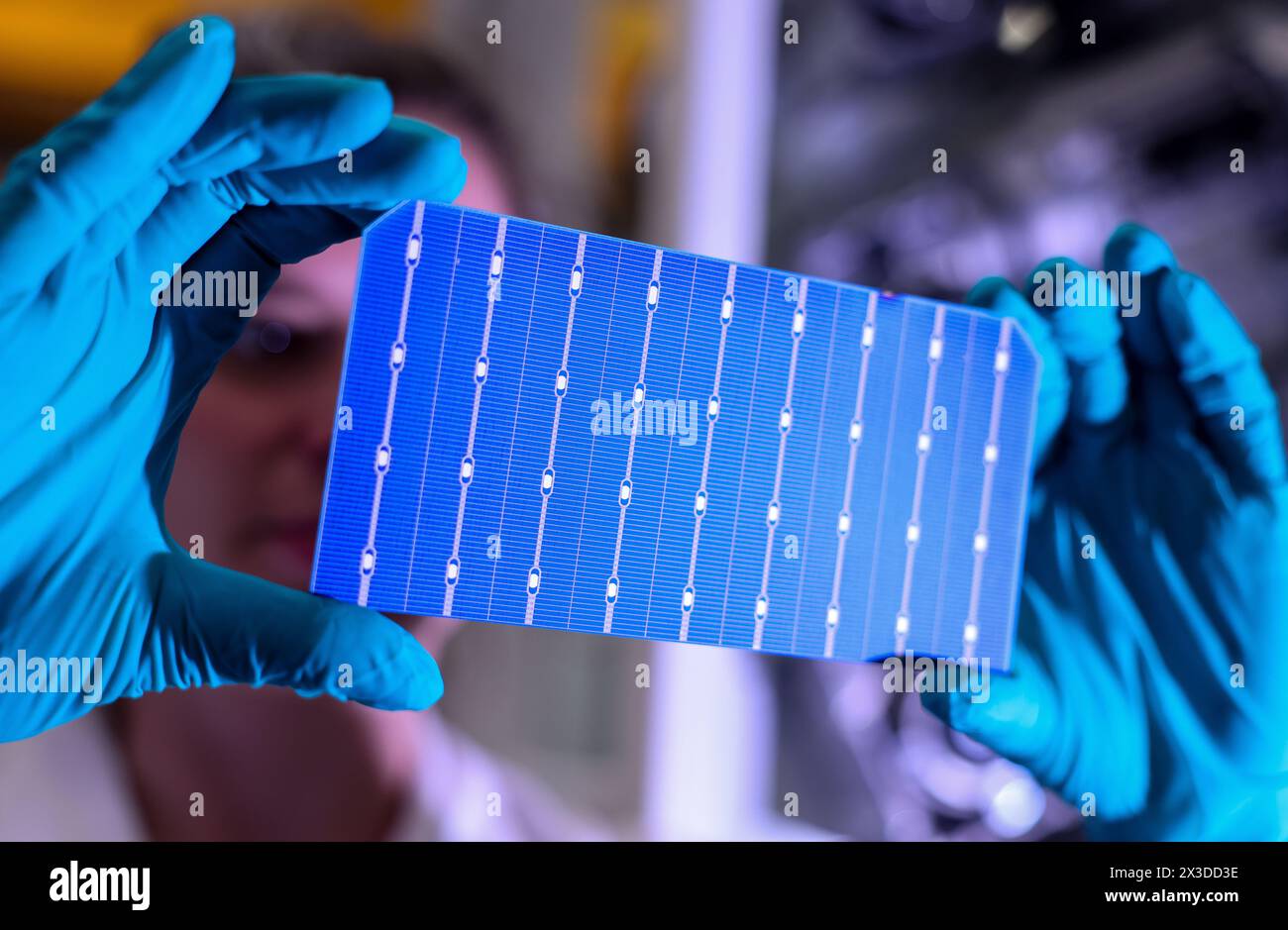 Solar cell stringer hi-res stock photography and images - Alamy