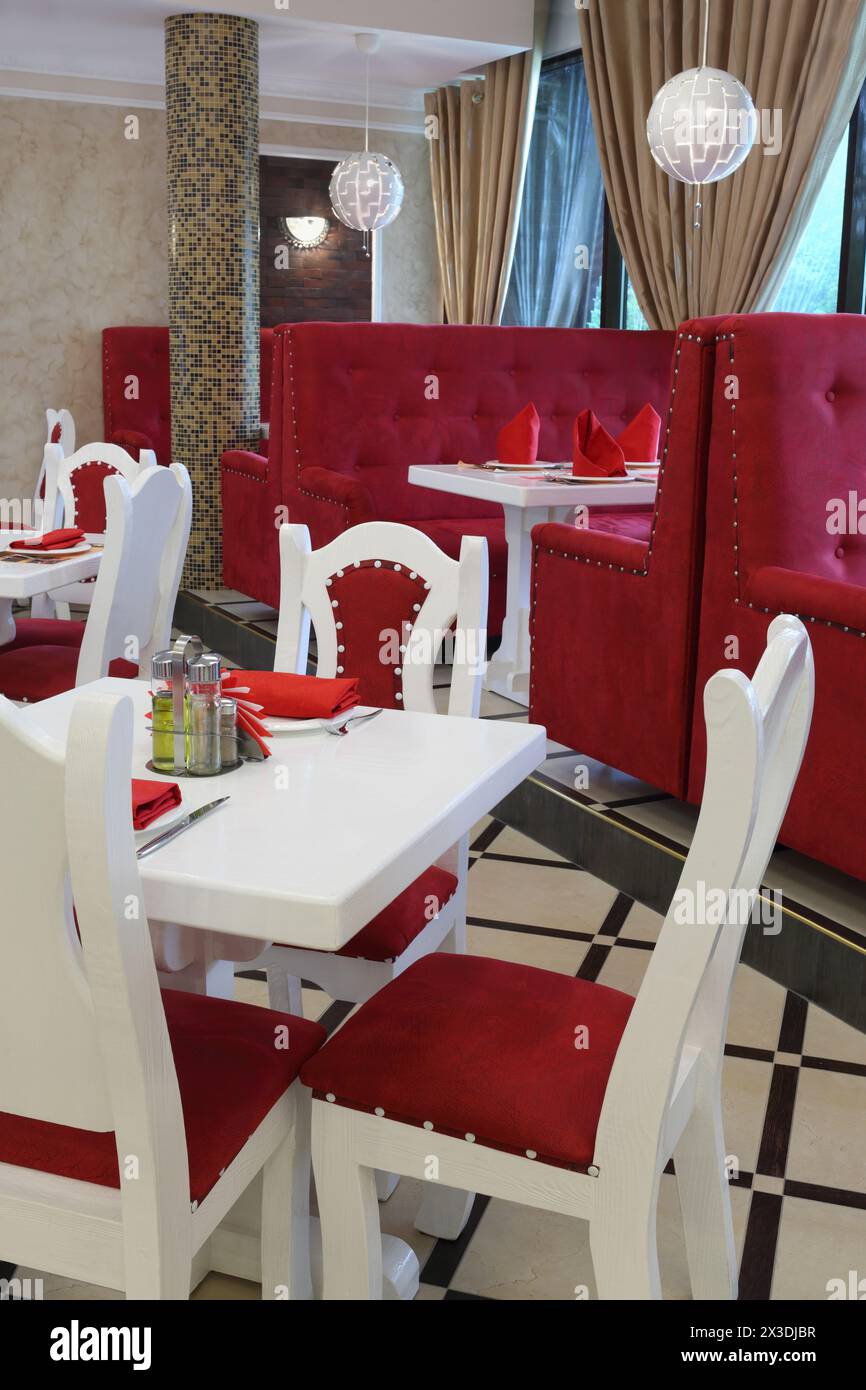 Restaurant lighting columns hi-res stock photography and images - Alamy