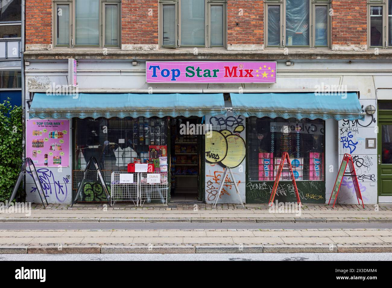 Candy architecture hi-res stock photography and images - Alamy