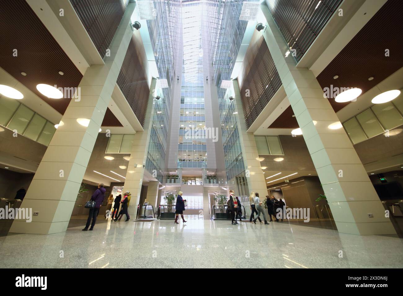 Wide column in center hall hi-res stock photography and images - Alamy