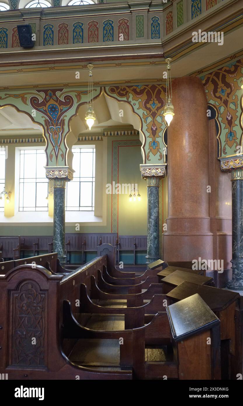 Bulgaria, Sofia; the interiors of the synagogue Stock Photo - Alamy