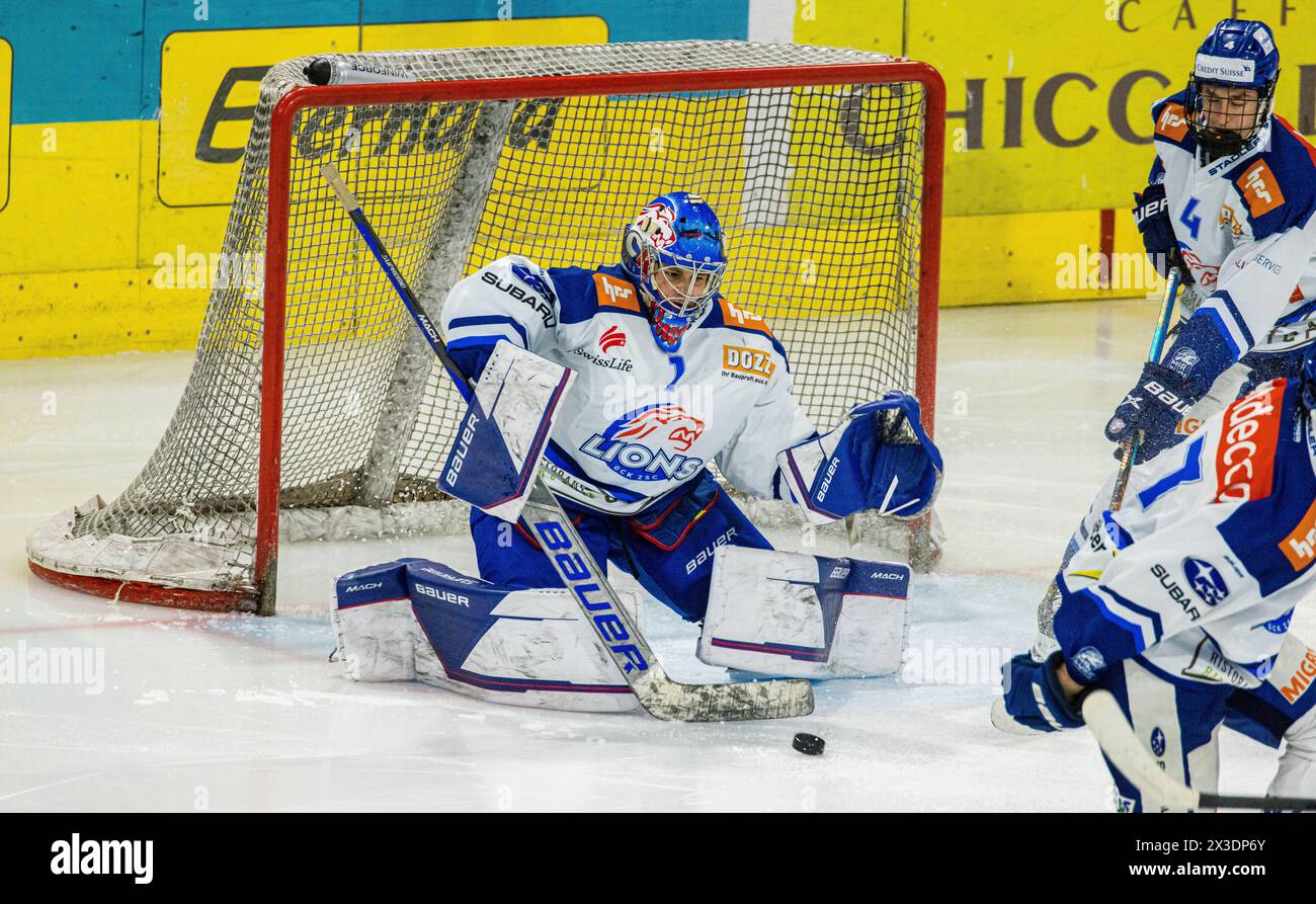 GCK Lions Torhüter #1 Noah Paixao ist, während dem Spiel gegen den EHC ...