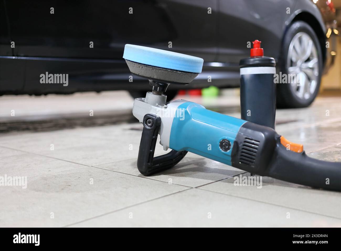 Polishing a black car hi-res stock photography and images - Alamy