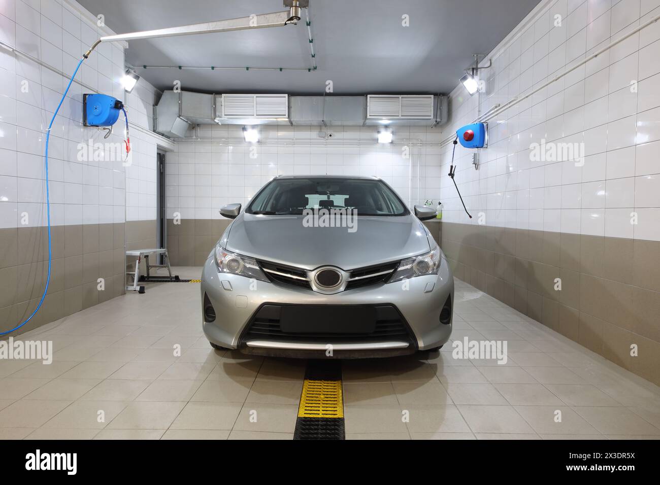 Wheel wash system hi-res stock photography and images - Alamy