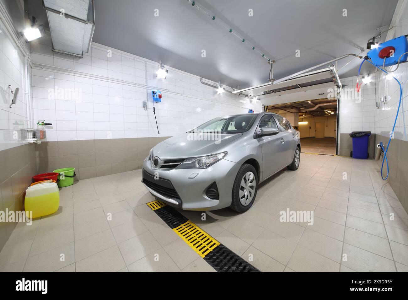 Cleaning the car with a bucket hi-res stock photography and images - Alamy