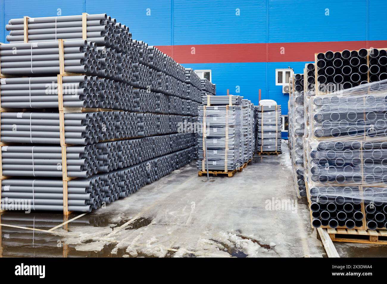 Plastic water pipes hi-res stock photography and images - Alamy