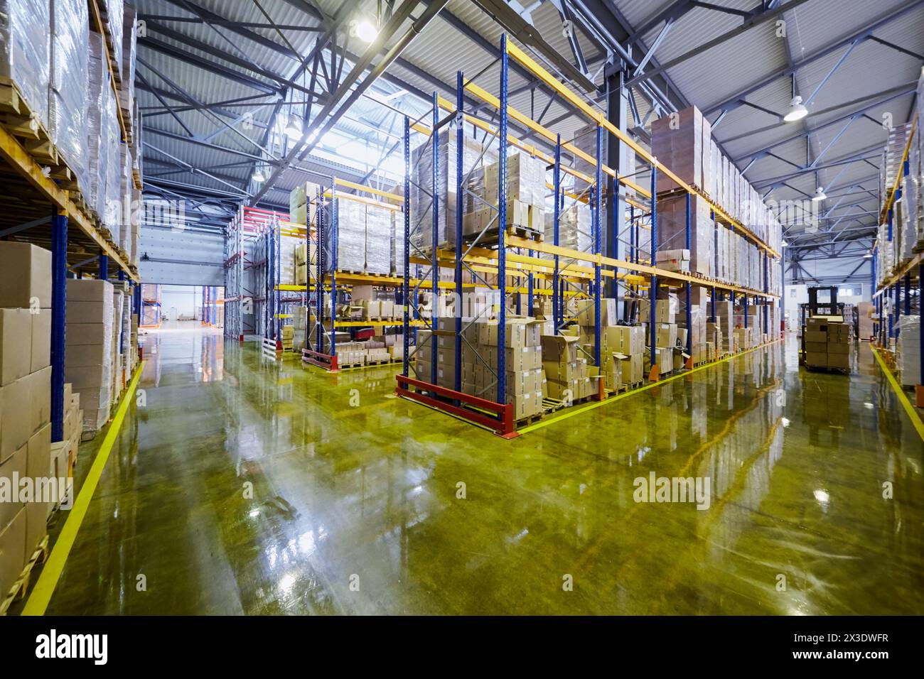 Wooden pallet marking hi-res stock photography and images - Alamy